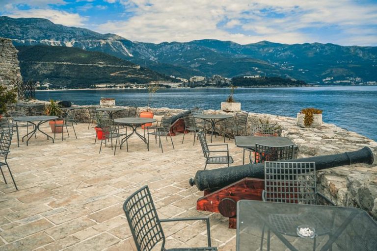 5 Ways to Add Height to Your Home Office Table - Improve Workspace