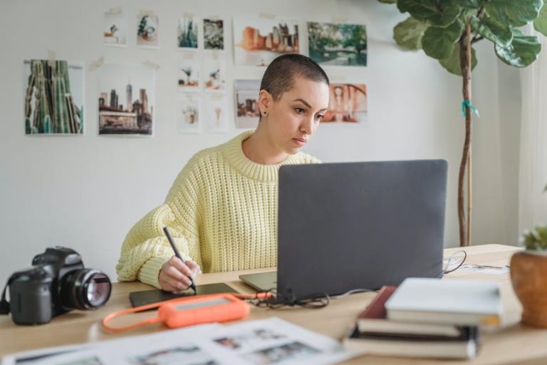 Is Your Home Office Missing the Perfect Graphic Designer Desk Setup ...