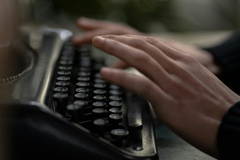 What Makes a Good Keyboard for Writers? - Improve Workspace