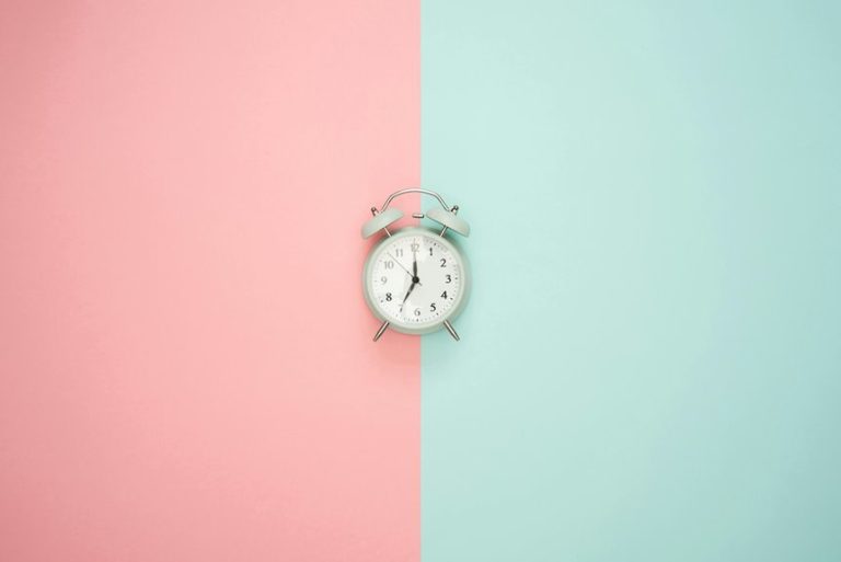 How to Use a Small Clock for Pomodoro Technique - Improve Workspace