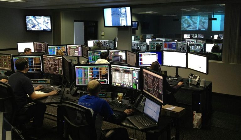 Vertical Monitors: Do They Improve Coding Productivity? - Improve Workspace